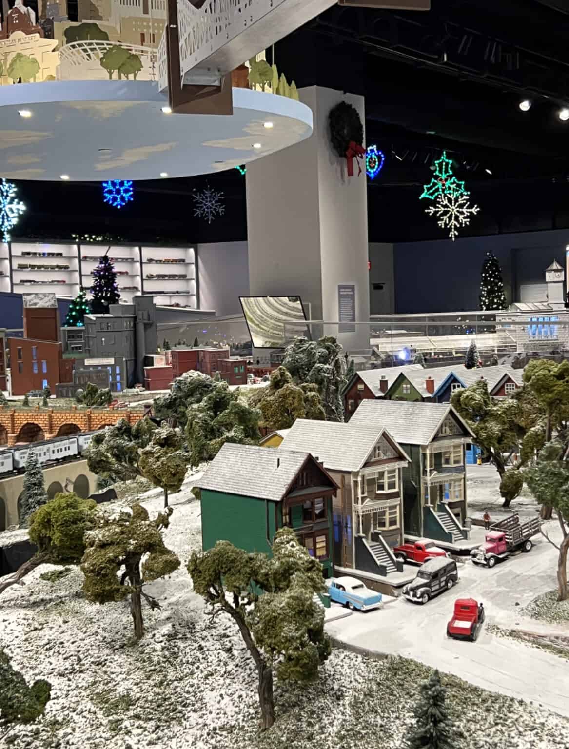 The Holiday Trains Roll Into Cincinnati Museum Center · 365 CINCINNATI